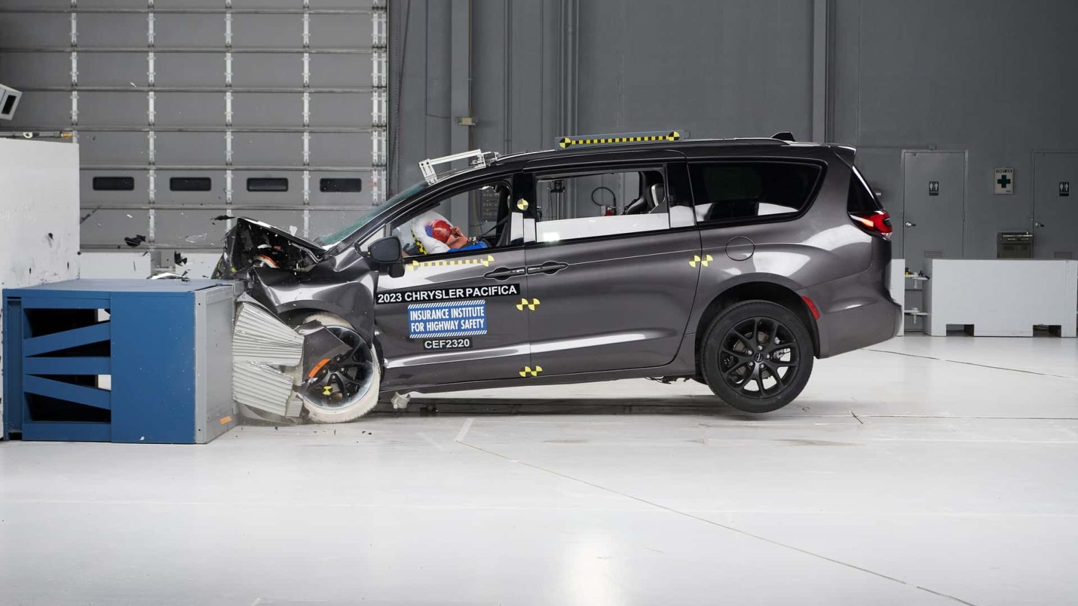 Minivans Aren't Protecting Priceless Cargo Well, According to IIHS ...
