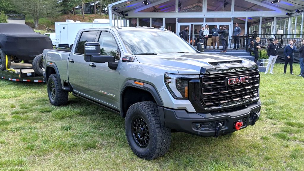 GMC Sierra HD AT4X AEV: A Titan Among Trucks, Blending Raw Power and ...