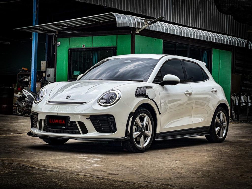 Ora Funky Cat Successfully Embraces Porsche 911 GT3 RS Cosplay with ...