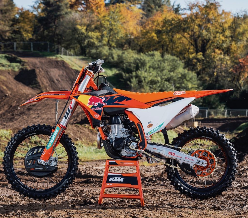 Testing the 2024 KTM 450SX-F Factory Edition on the Track - DAX Street