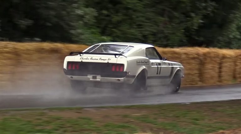 Boss 302 Racing Legacy: Triumphs and Iconic Race Cars Revived - DAX Street