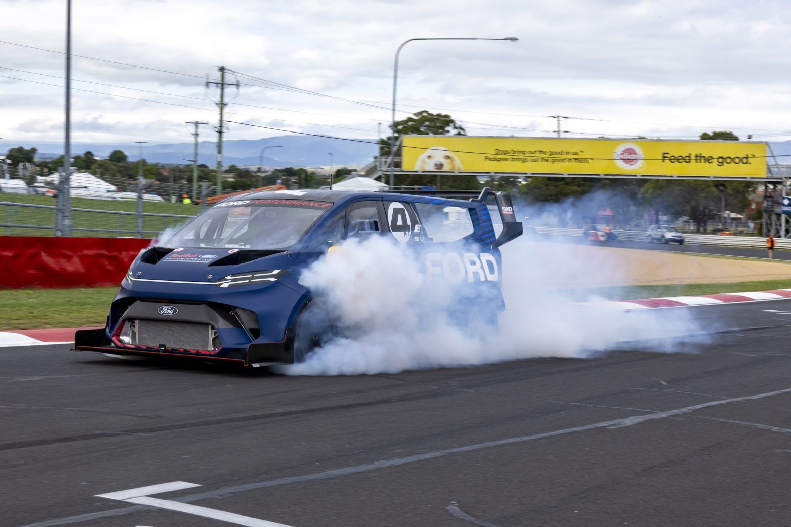 Ford Performance SuperVan 4.2: Record-Breaking Triumph - DAX Street