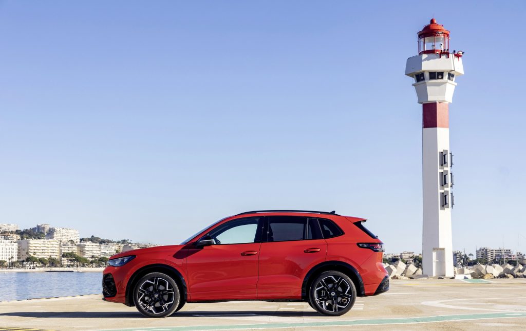 Volkswagen Tiguan PHEV: Efficient Power and Advanced Features - DAX Street