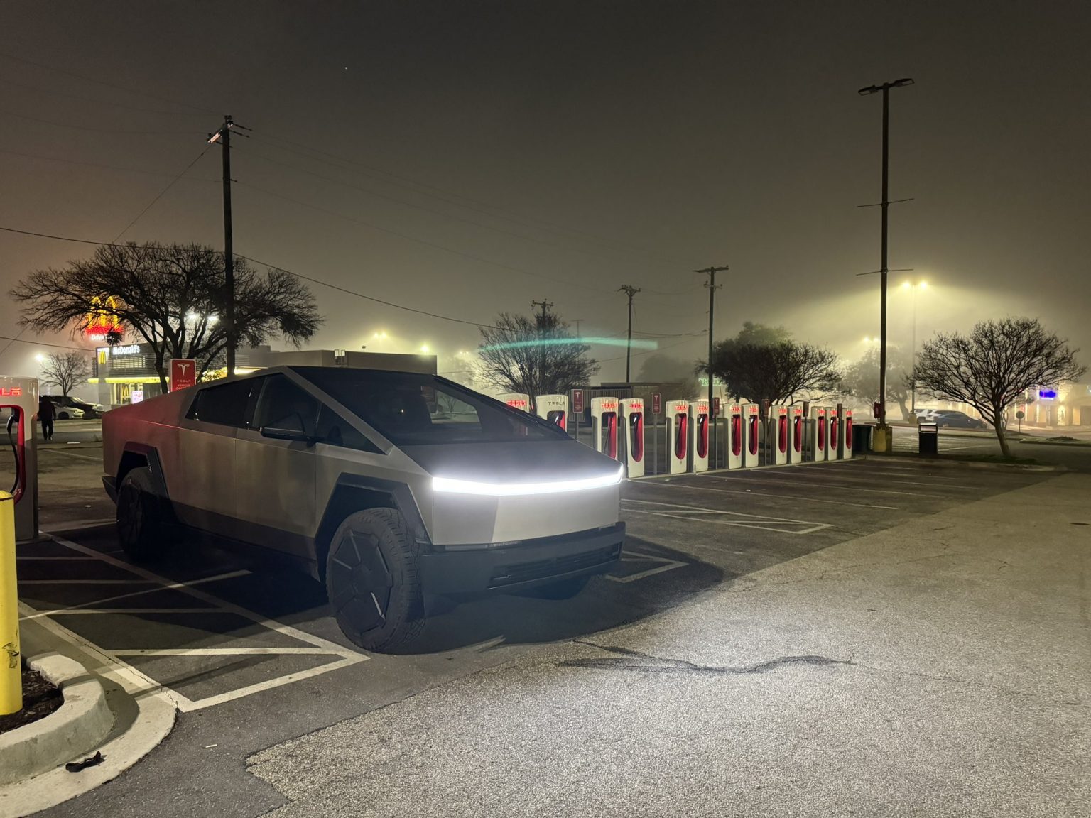 Cybertruck Efficiency: Impact of Tonneau Cover on Range Revealed - DAX ...