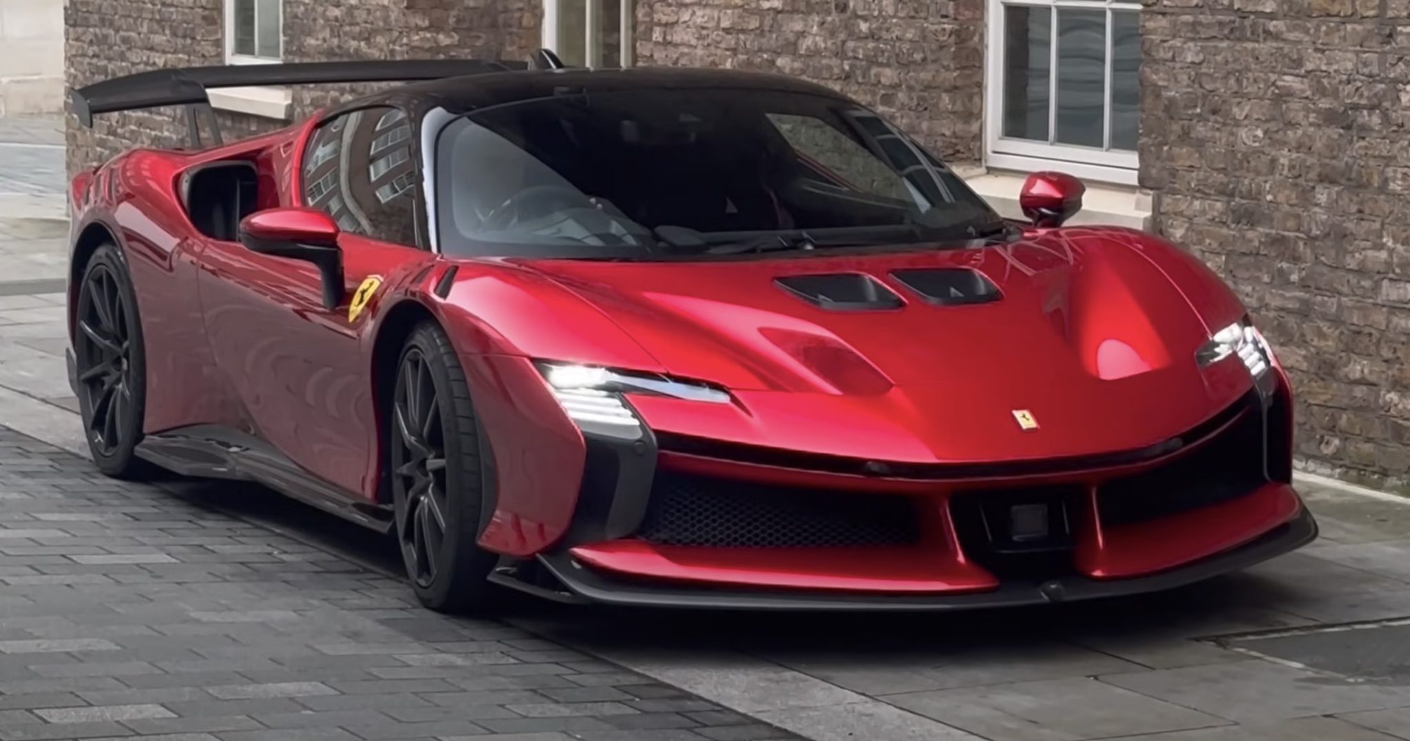 Ferrari SF90 XX Stradale: London Debut Wows Spectators - DAX Street