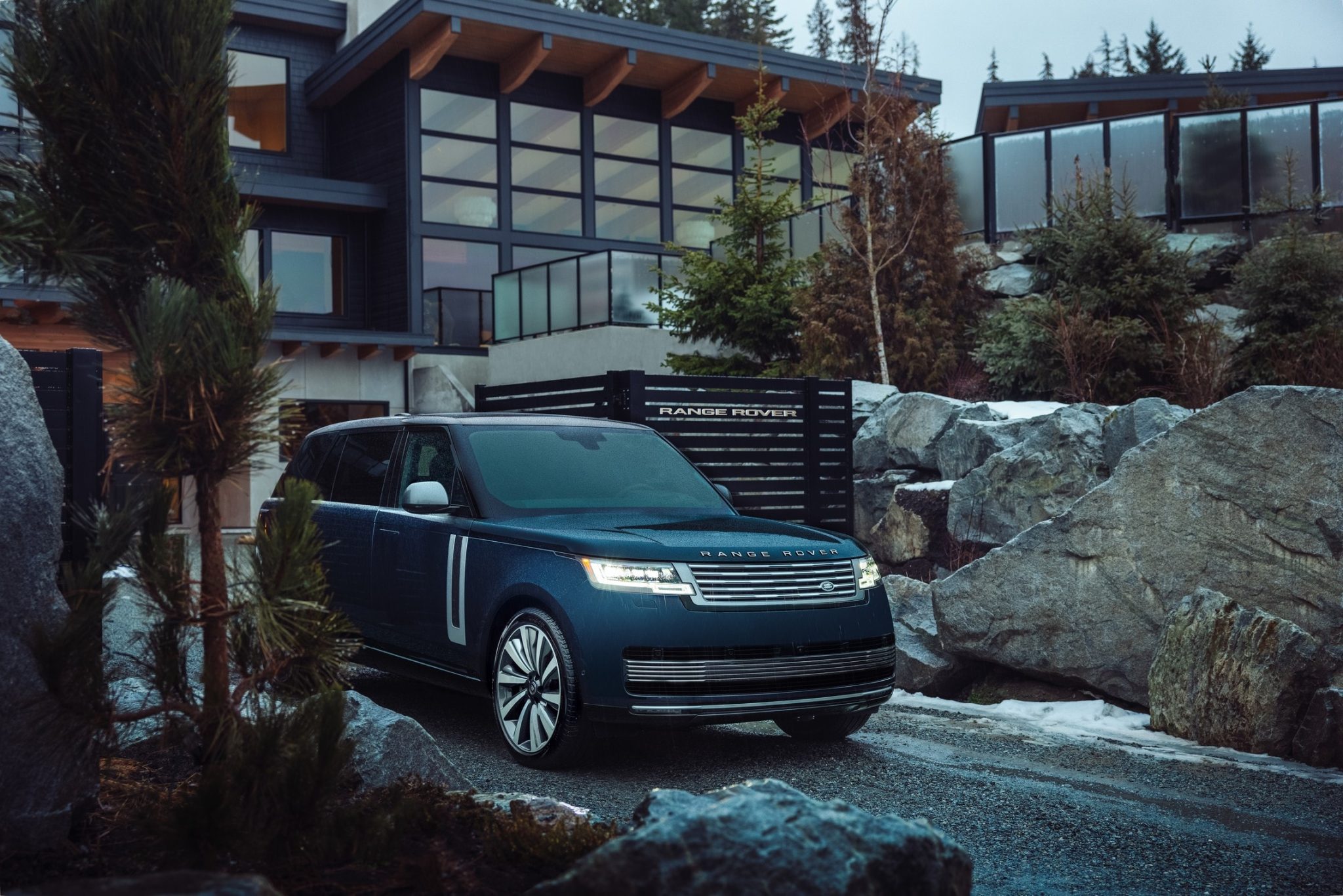 Range Rover Evolution: From Iconic SUV to Pickup Concept - DAX Street