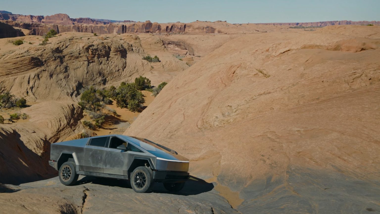 Tesla Cybertruck Off-Road Triumph: Hell's Revenge Test - DAX Street