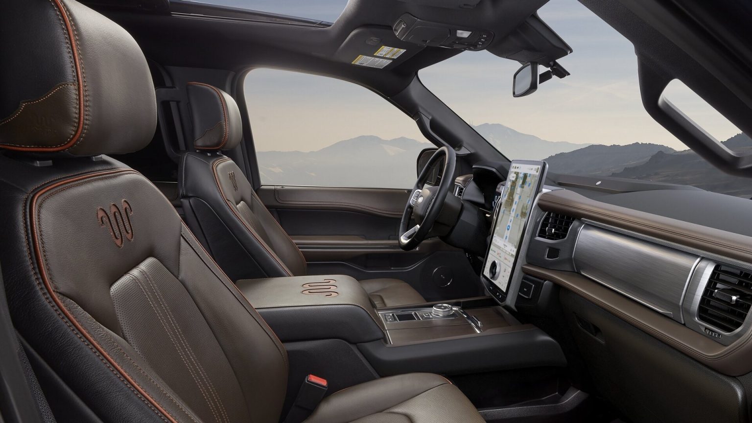 2025 Ford Expedition Spotted With Groundbreaking Dashboard-Spanning ...