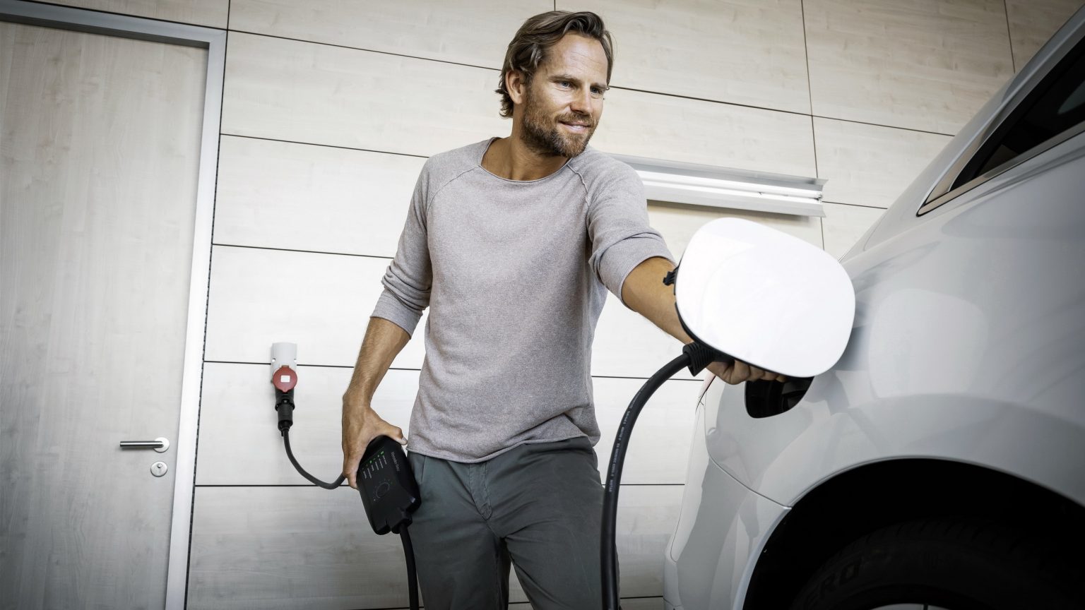 Mercedes-Benz Introduces Flexible New Wallbox Solution for American ...