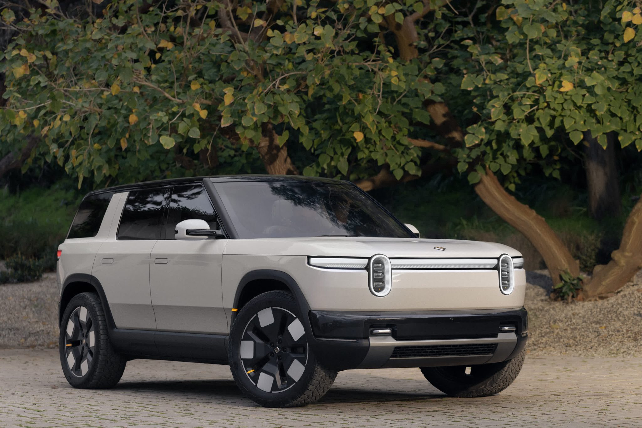 Rivian Revealed 2026 R2 Model Featuring Rooftop Tent Equipped with ...