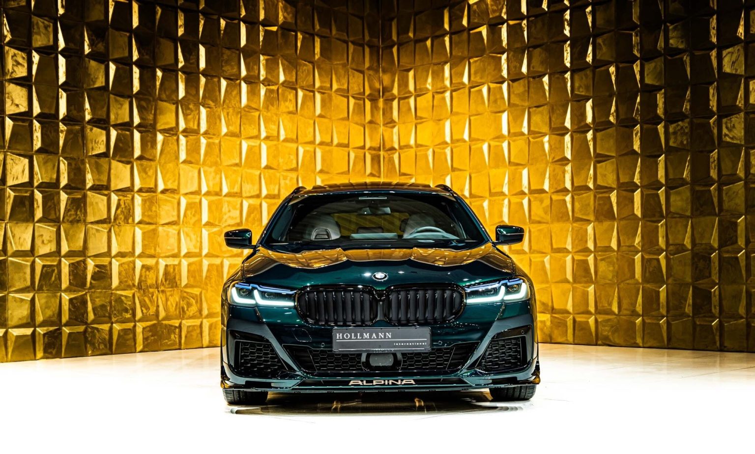 Ultimate Executive Wagons Comparison: Audi RS 6 Avant vs. Mercedes-AMG ...