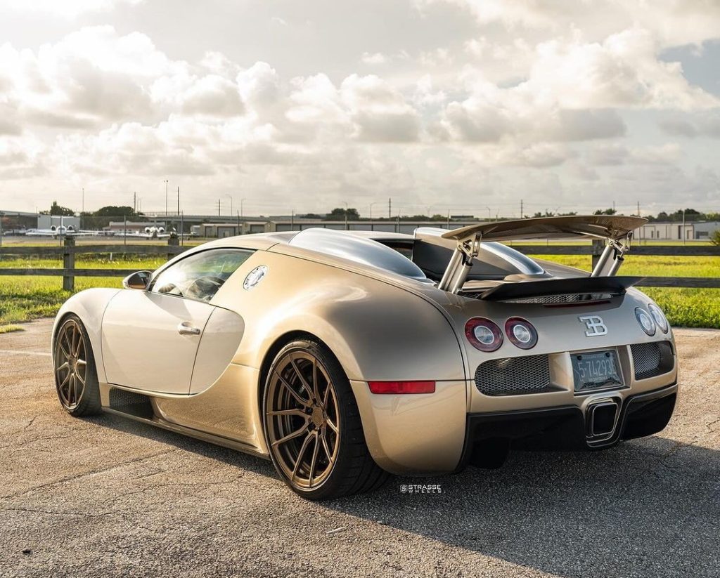 Bugatti Veyron: Iconic Hypercar Revival - DAX Street