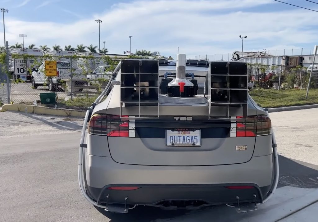 Tesla Time Machine: Futuristic Iconic Revival - DAX Street