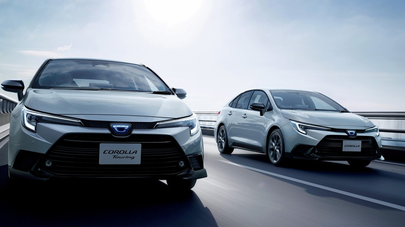 Comparison 2024 Toyota Corolla Cross Hybrid vs. 2024 Toyota RAV4 Hybrid ...