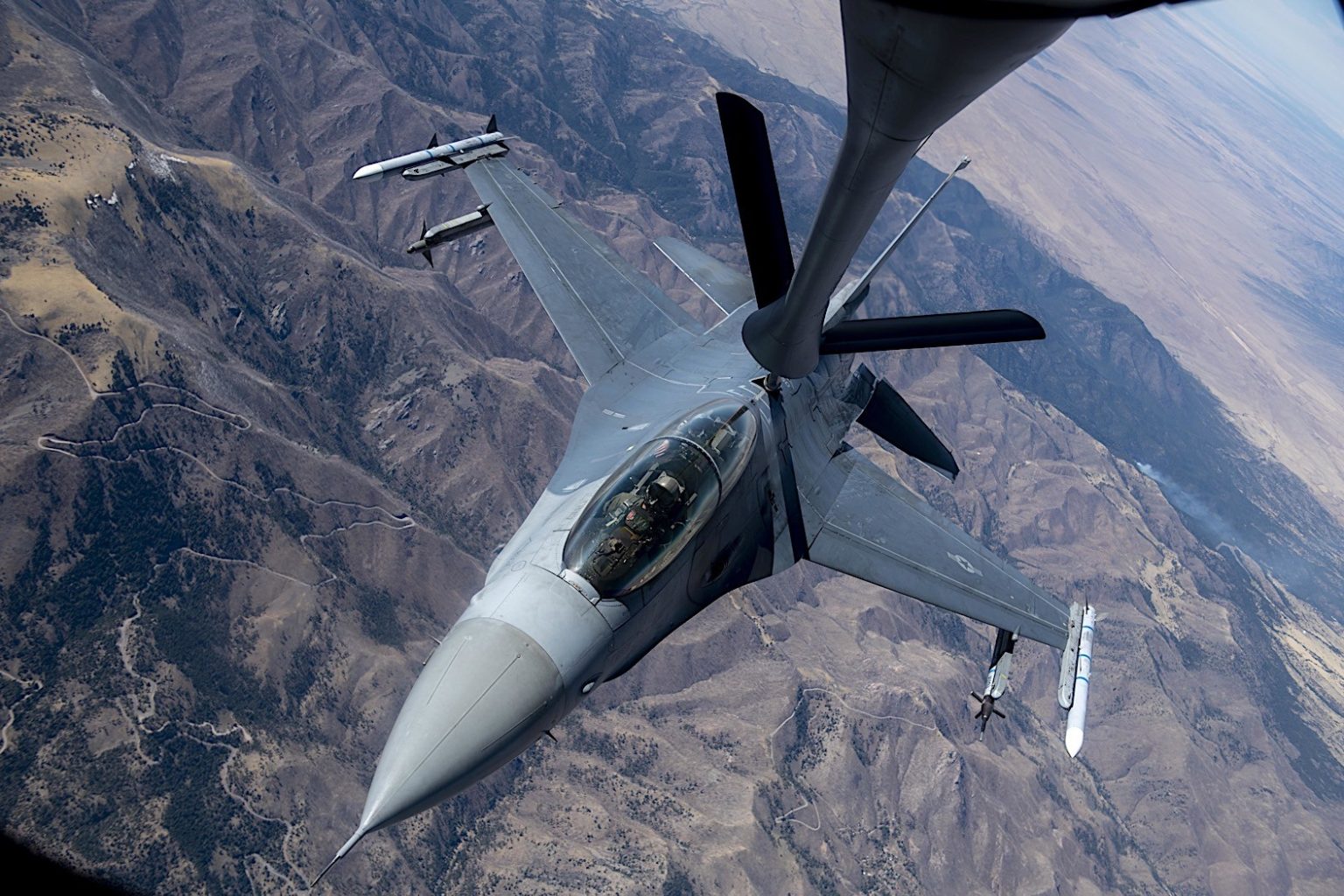 USAF's Autonomous F-16s: Pioneering Aerial Warfare Future - DAX Street