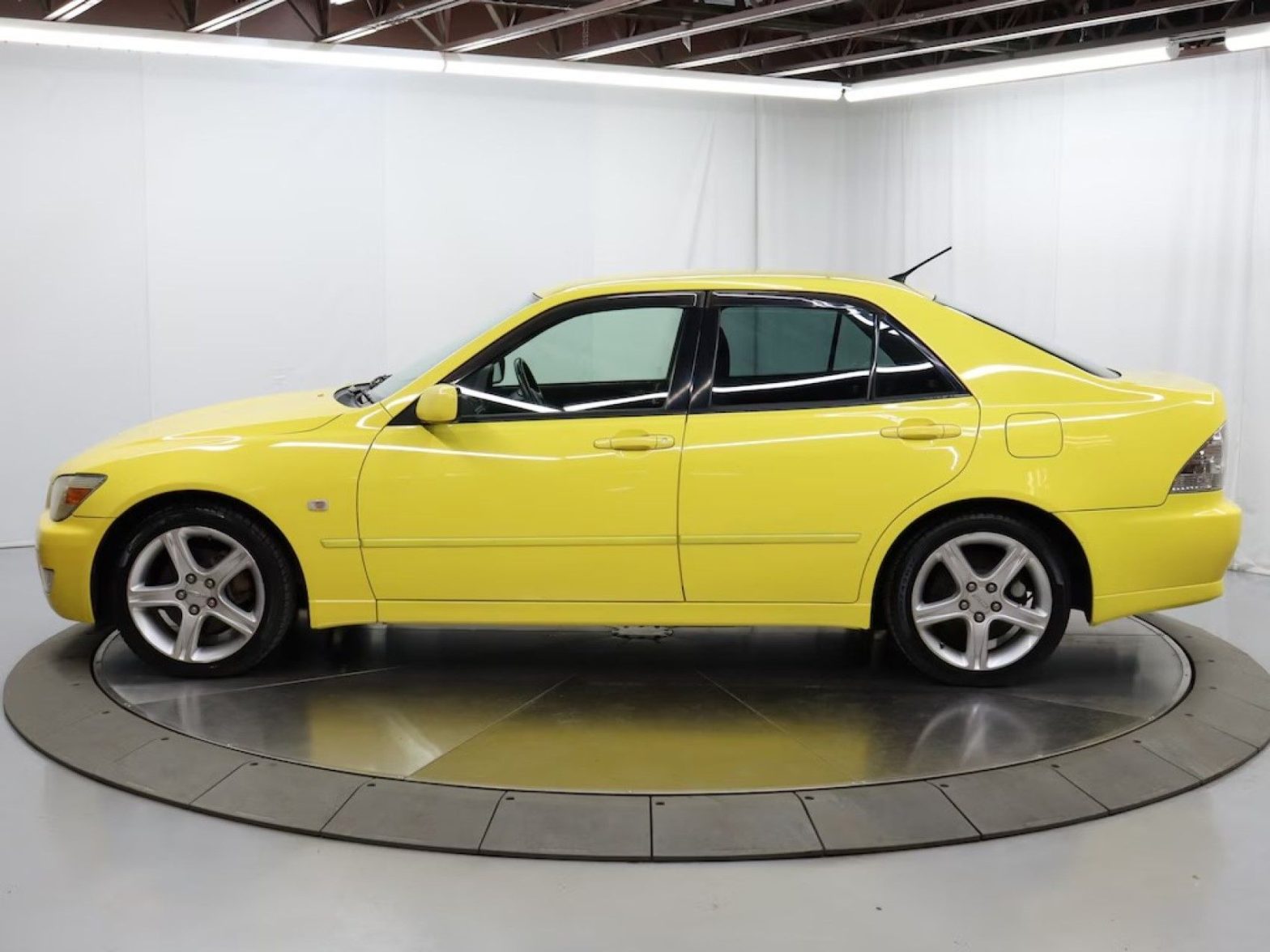 Introducing the Toyota Altezza Your Affordable JDM Tuning Dream - DAX ...