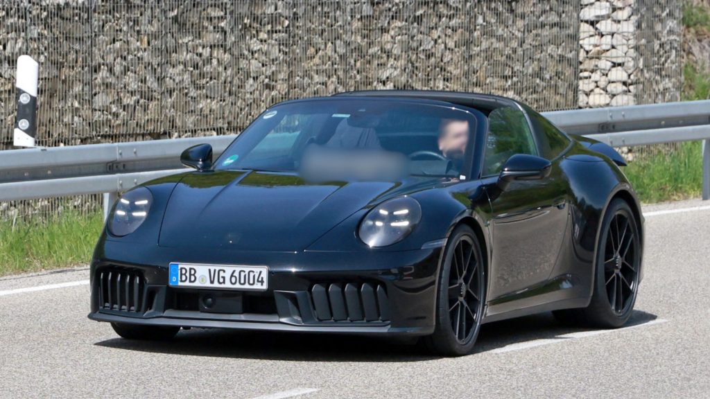 2025 Porsche 911 Hybrid: Evolution of an Iconic Sports Car - DAX Street
