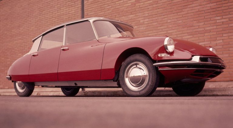Citroen DS Revival: Modern Luxury Saloon Design Speculation - DAX Street