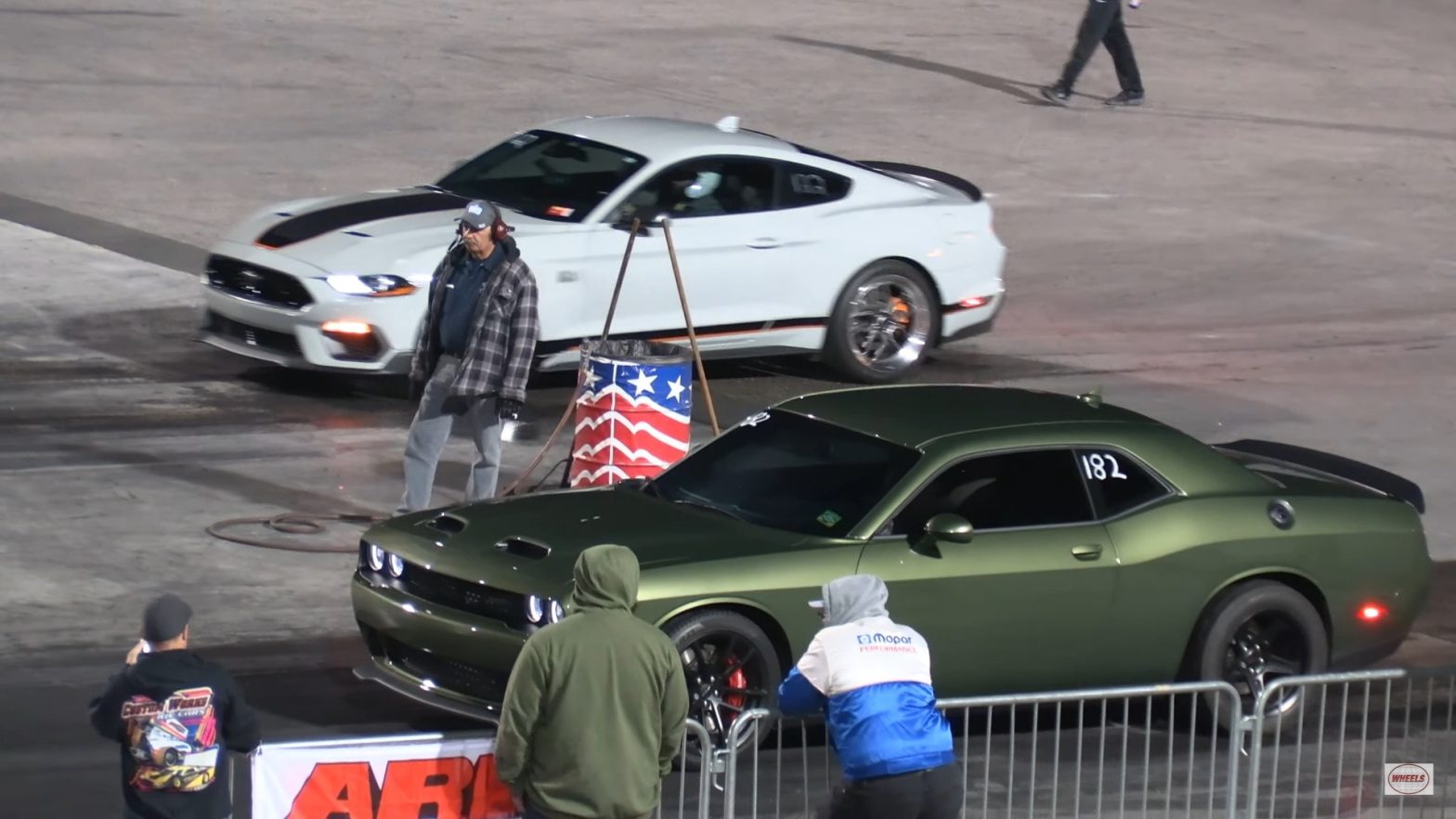 Muscle Car Showdown: Dodge Challenger vs. Ford Mustang Mach 1 Quarter ...