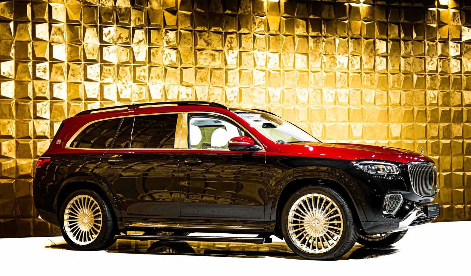 Comparing the Mercedes-Maybach GLS 600 to the Rolls-Royce Cullinan in ...