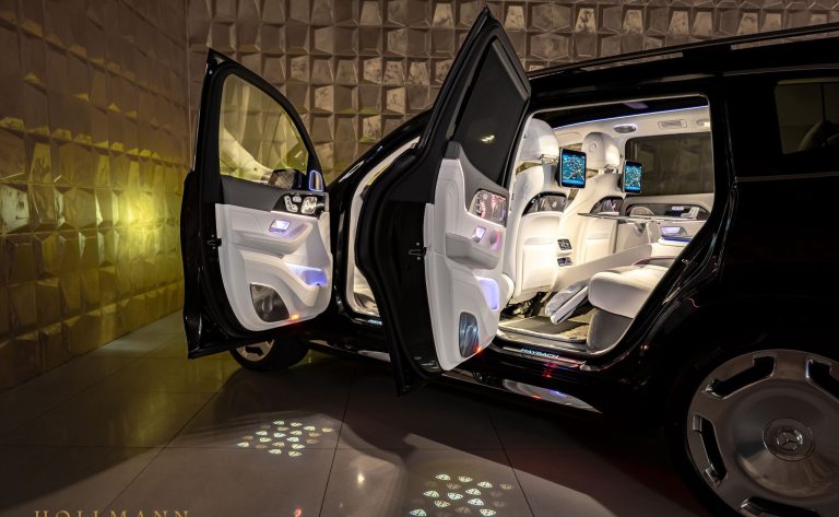 Comparing the Mercedes-Maybach GLS 600 to the Rolls-Royce Cullinan in ...