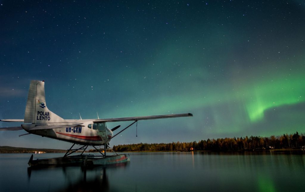 Lucky Passengers Snap Once-in-a-Lifetime Photos of Aurora Borealis ...
