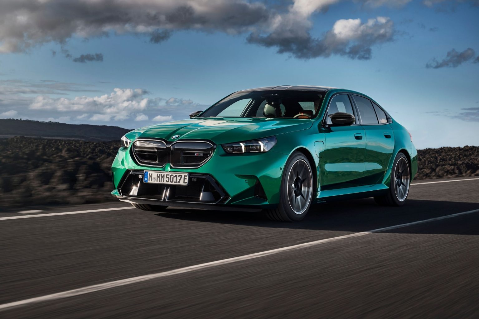BMW G90 M5: Hybrid Power and High-Performance Sedan Revealed - DAX Street