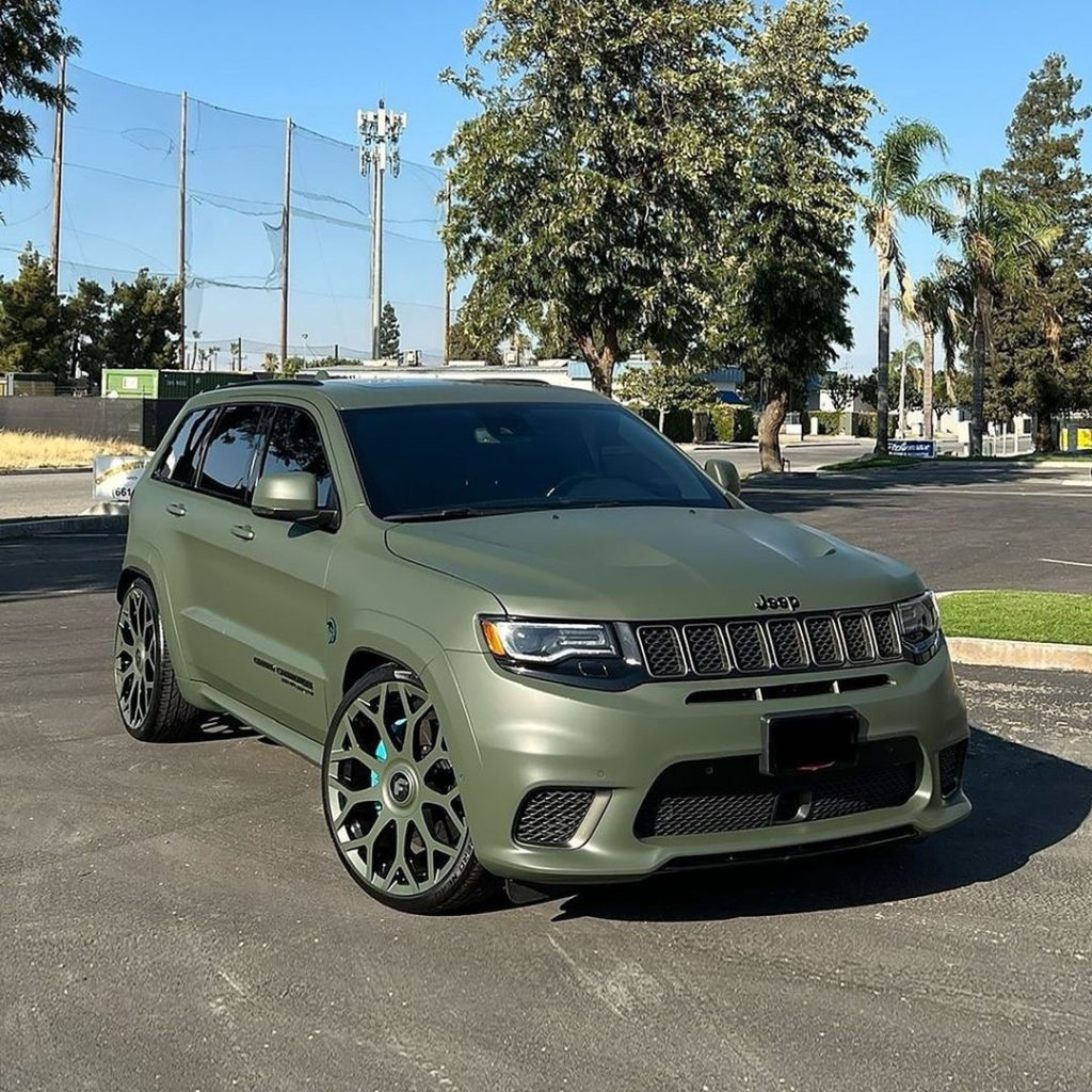 Exploring the Customization of the Jeep Grand Cherokee Trackhawk: A ...
