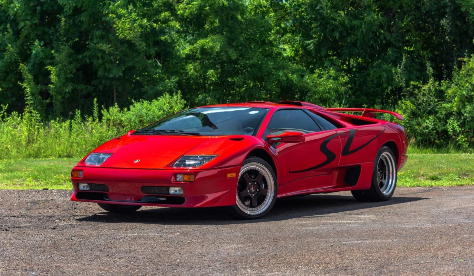 Lamborghini Diablo SV: Reviving Performance with Italian Passion - DAX ...