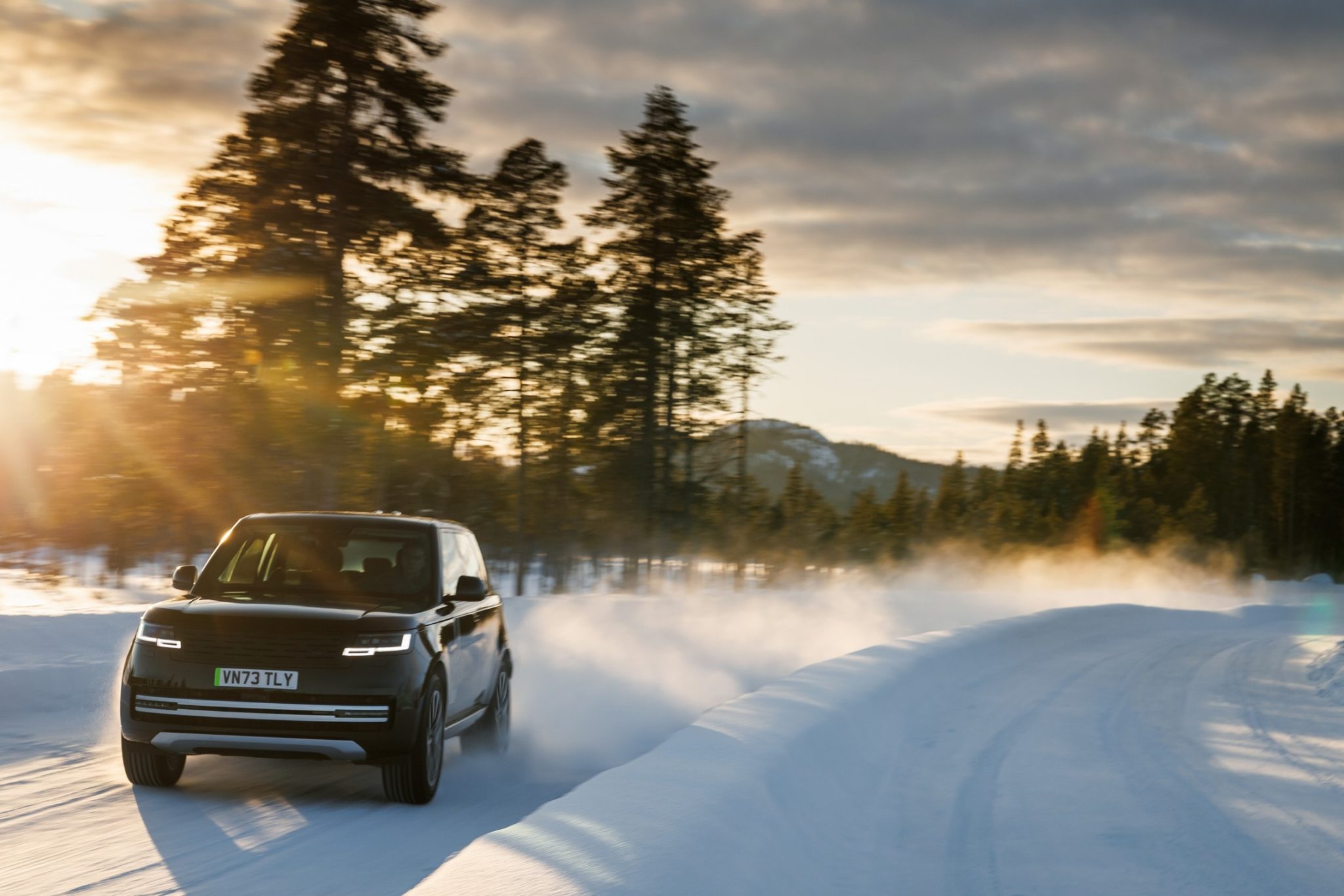 Land Rover's Electric Revolution: Testing Defender OCTA and Range Rover ...