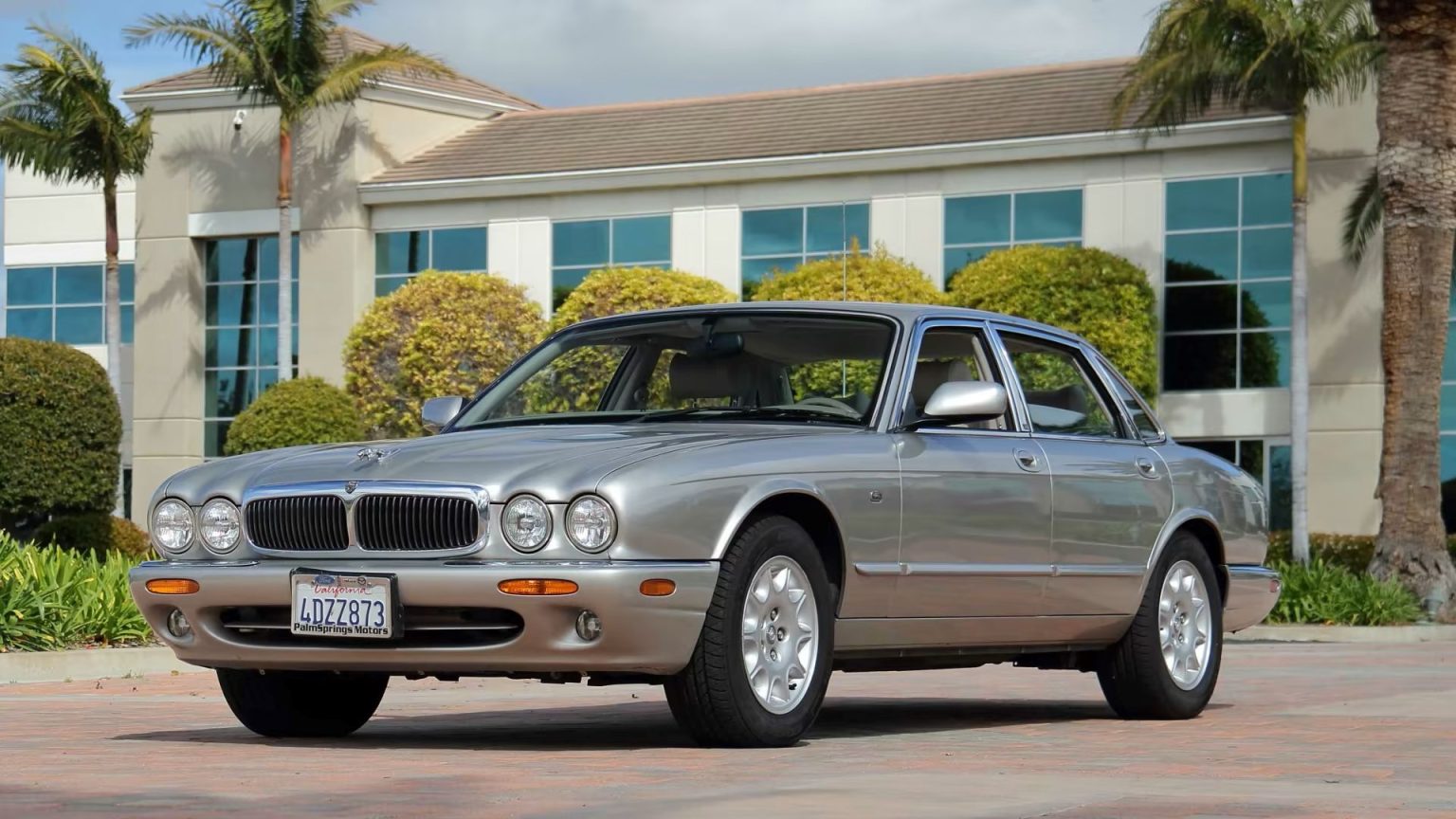 10 Tiny But Mighty British V8 Engines in Production Cars - DAX Street