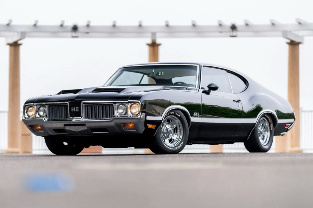 The 1970 Oldsmobile 442: A Meticulously Restored Muscle Car That Blends ...