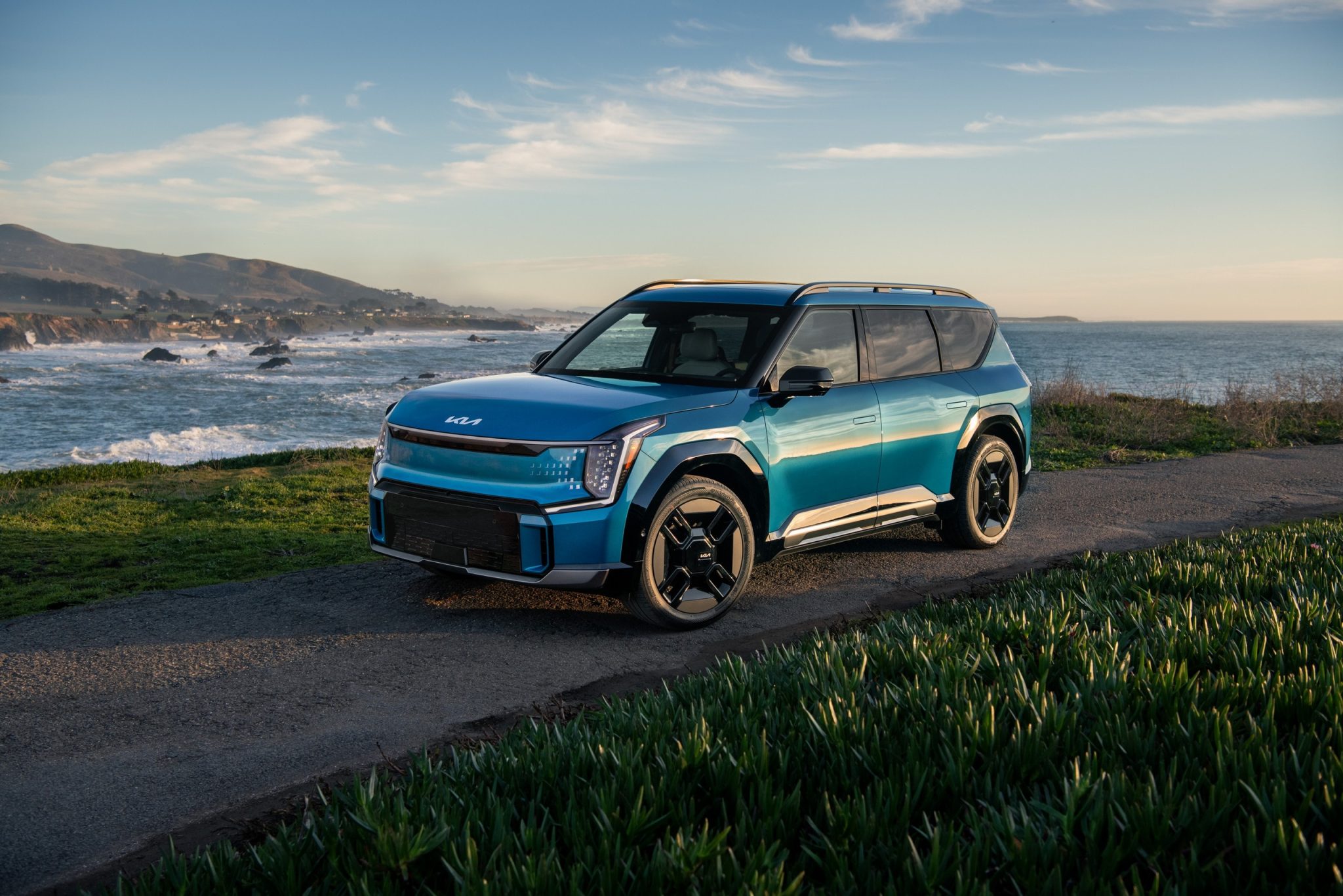 2025 Kia EV9 Offers New Features, Extended Range, and Updated Pricing ...