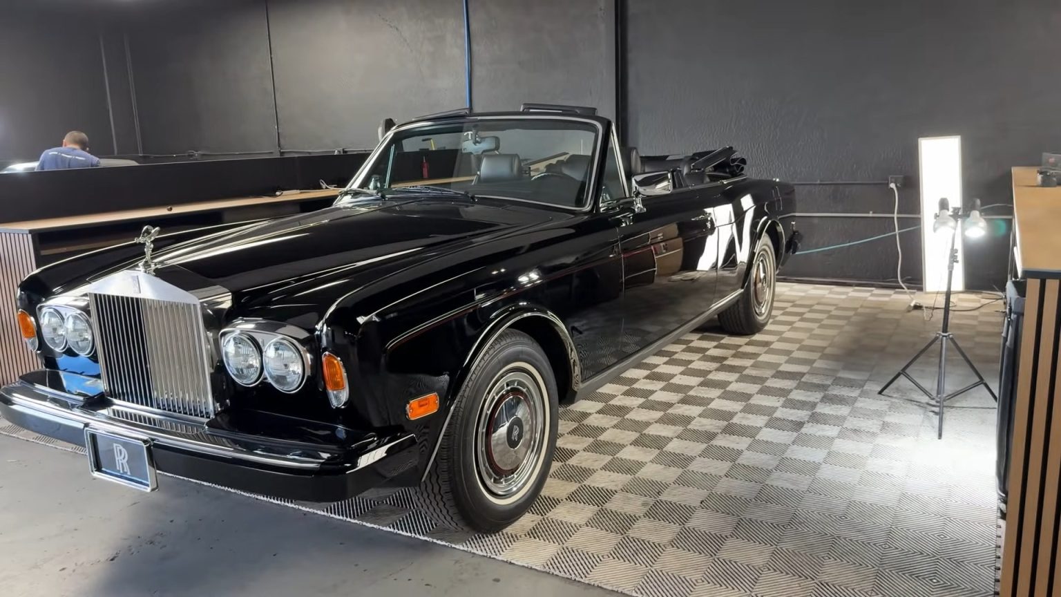 Wayne Gretzky's Rolls-Royce Gift: A Symbol of Legacy and Controversy ...