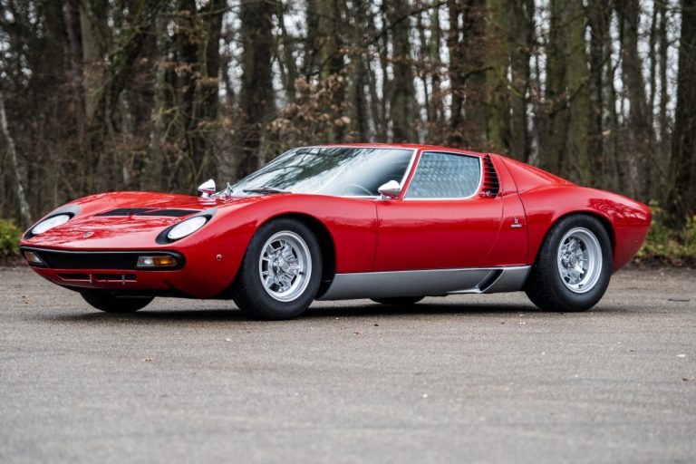 10 Rare Classic Cars Found in Barns for Restoration, Revealing Hidden ...