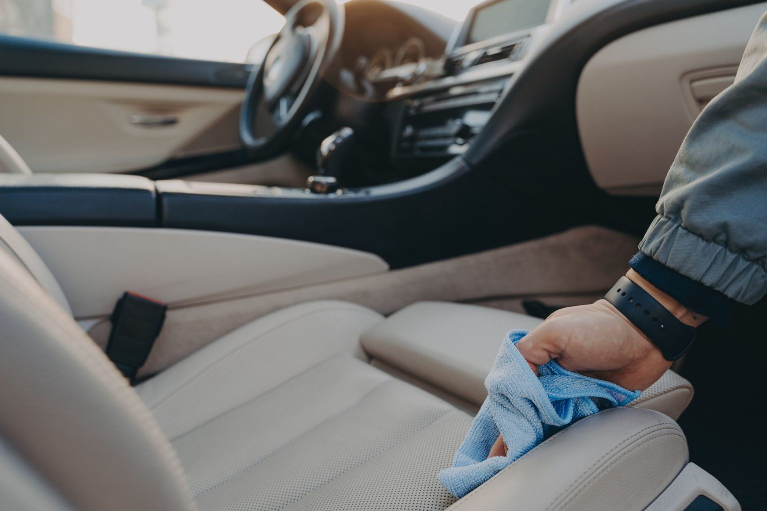 How to Remove Stubborn Stains and Spills to Maintain a Spotless and ...