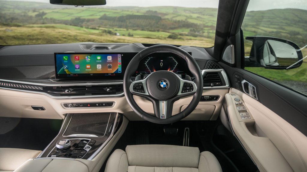 10 Luxury SUVs With Stunning Interiors and Cutting-Edge Features - DAX ...