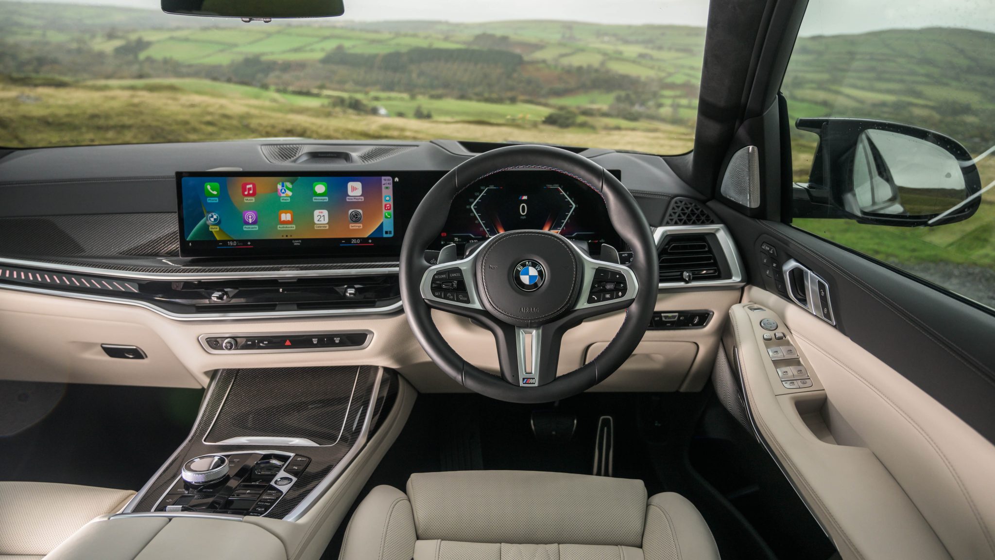 10 Luxury SUVs With Stunning Interiors and Cutting-Edge Features - DAX ...