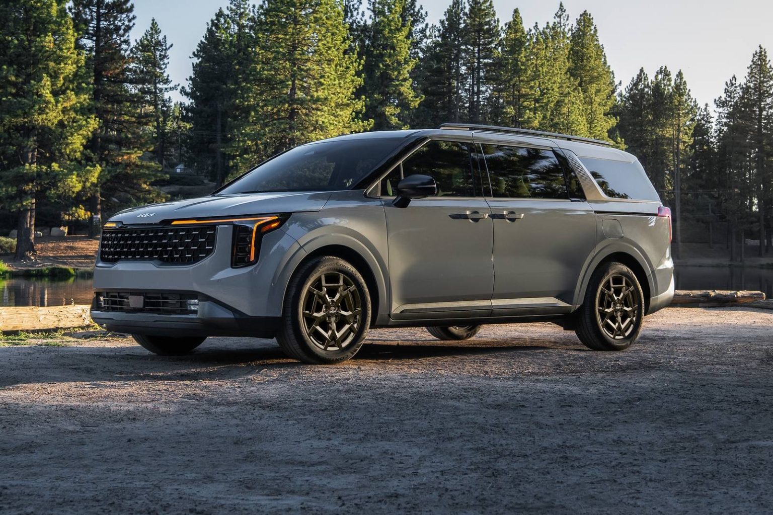 10 Best SUVs and Minivans for Families in 2025 - DAX Street