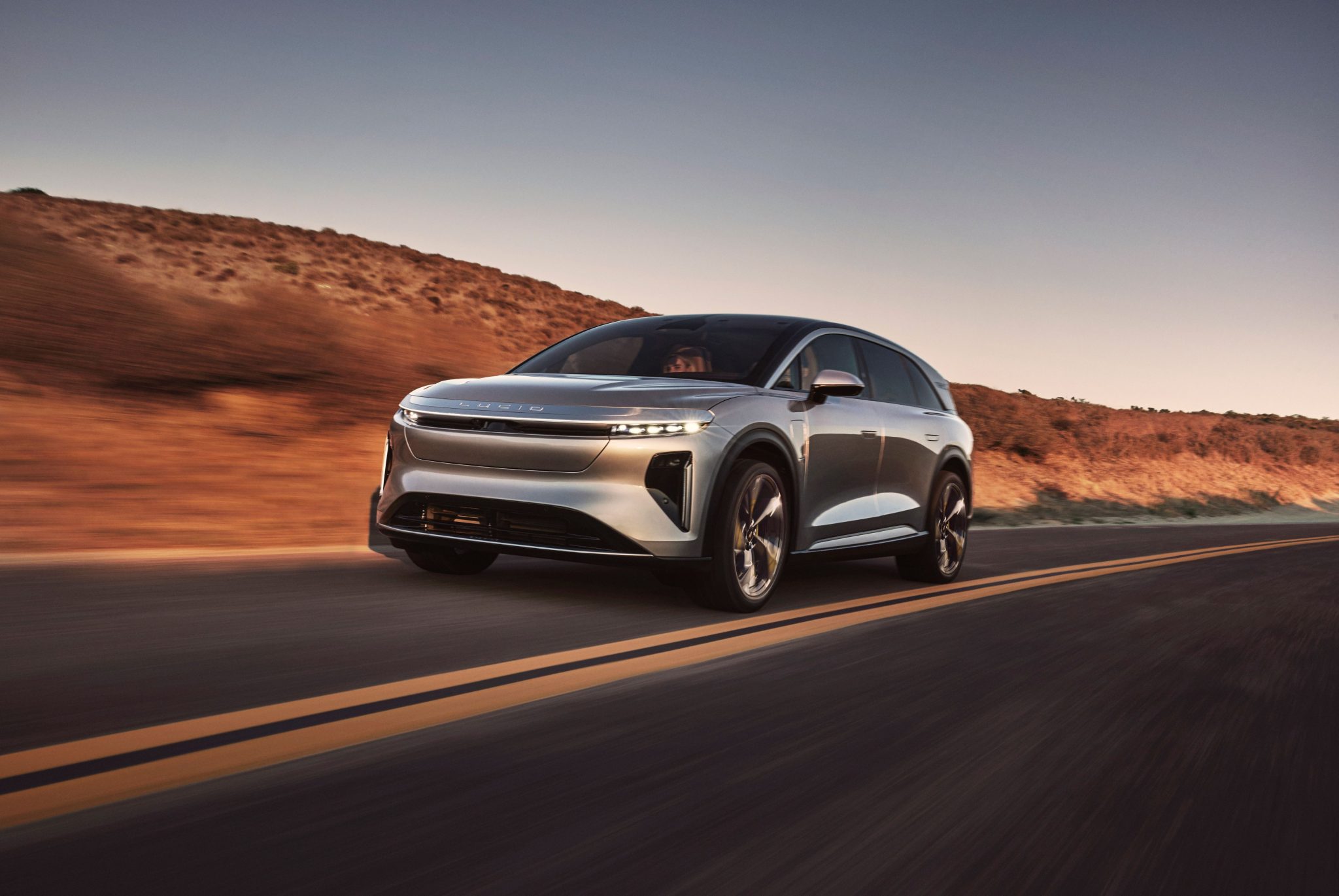 5 SUVs With Best Panoramic Infotainment Screens And 5 Tiny Displays ...