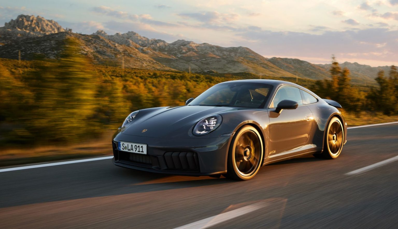 8 Best Hybrid Cars Coming in 2025 That Blend Power and Efficiency - DAX ...