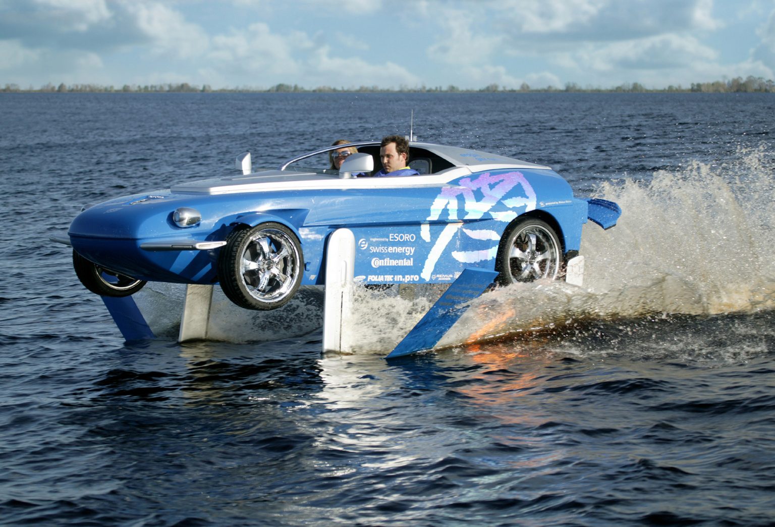 10 Best Amphibious Vehicles Ever Built That Master Land and Water - DAX ...
