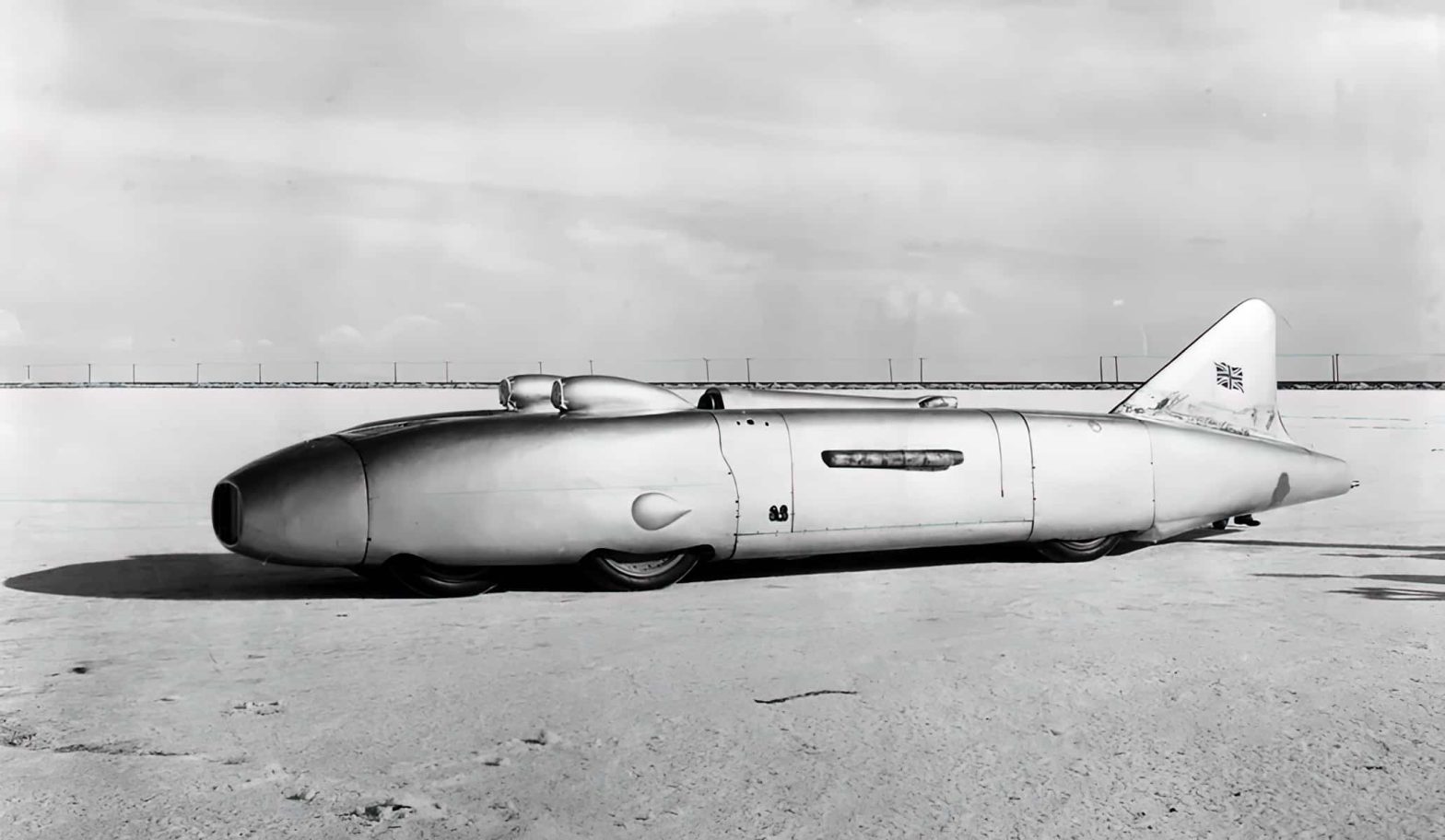 10 Fastest Cars Ever Made That Shattered Speed Records - DAX Street