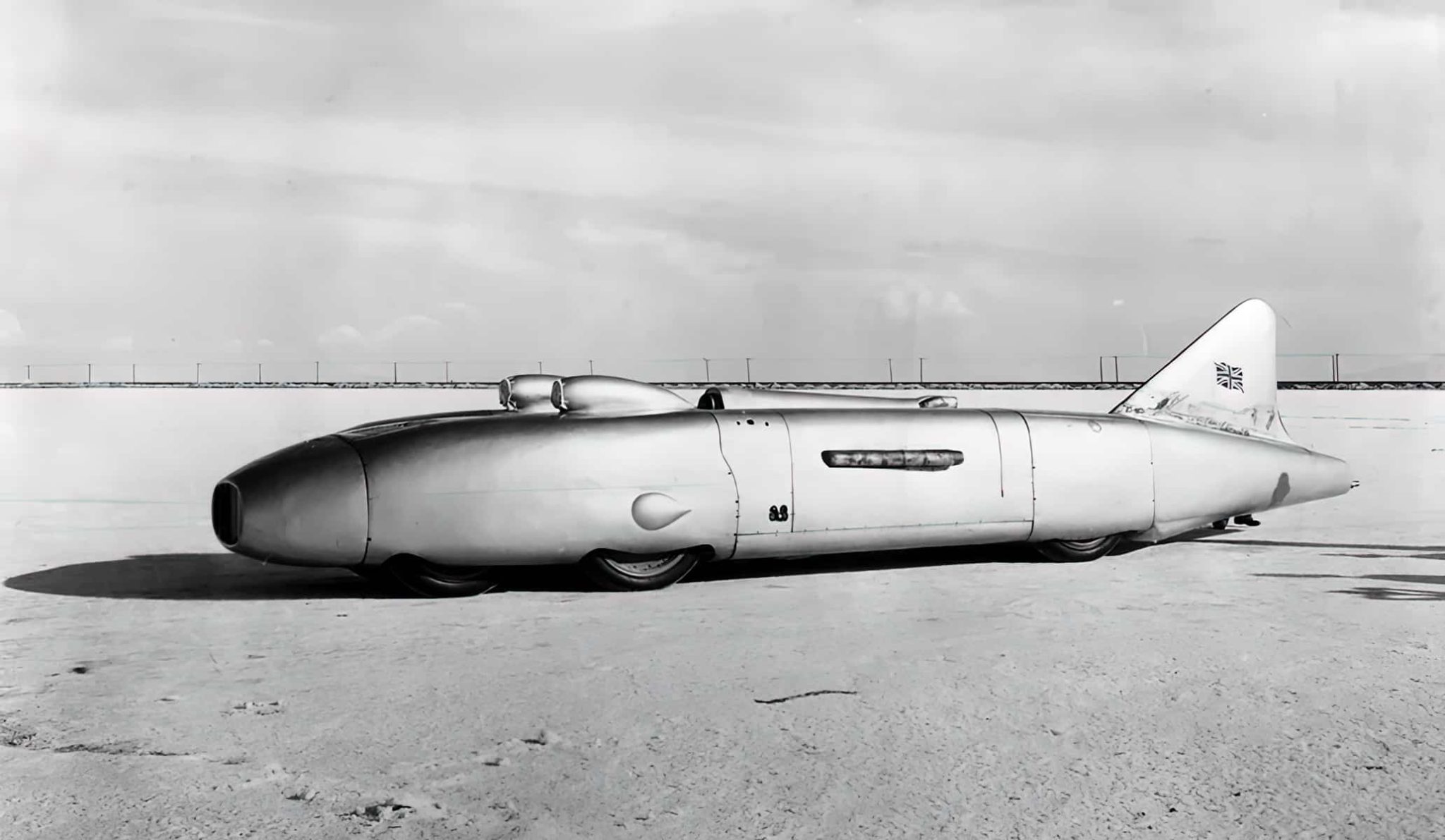 10 Fastest Cars Ever Made That Shattered Speed Records - DAX Street