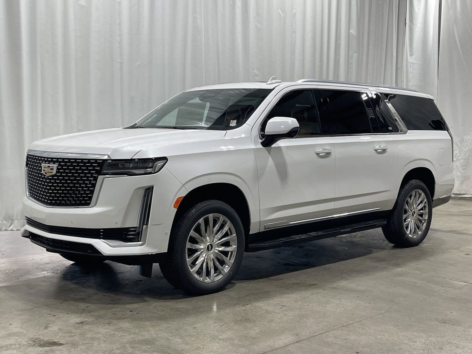 7 Cars With Rear-Seat Entertainment Systems With Unmatched Experience ...