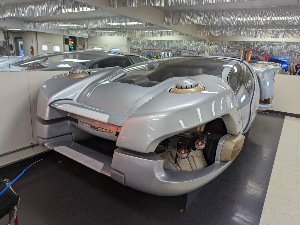 10 Vehicles That Were Inspired by Spaceships With Futuristic Designs ...