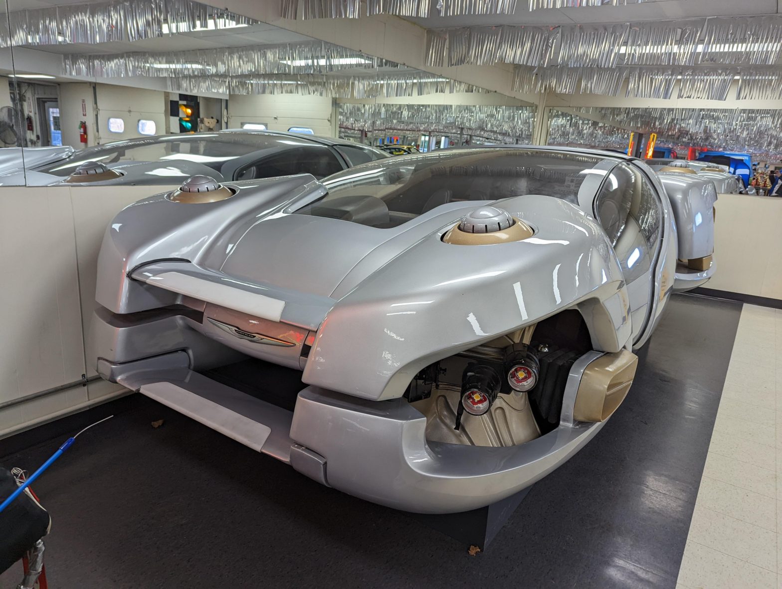 10 Vehicles That Were Inspired by Spaceships With Futuristic Designs ...