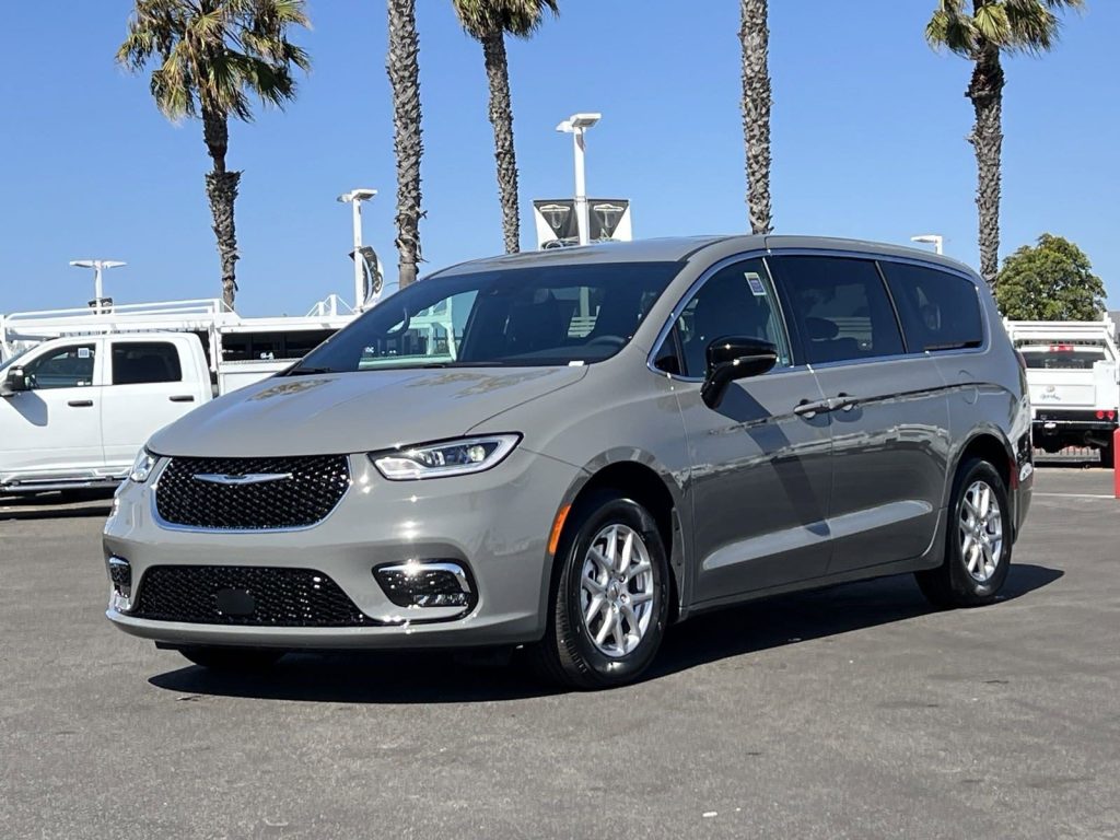5 Minivans Offering the Most Spacious Interiors in the USA - DAX Street