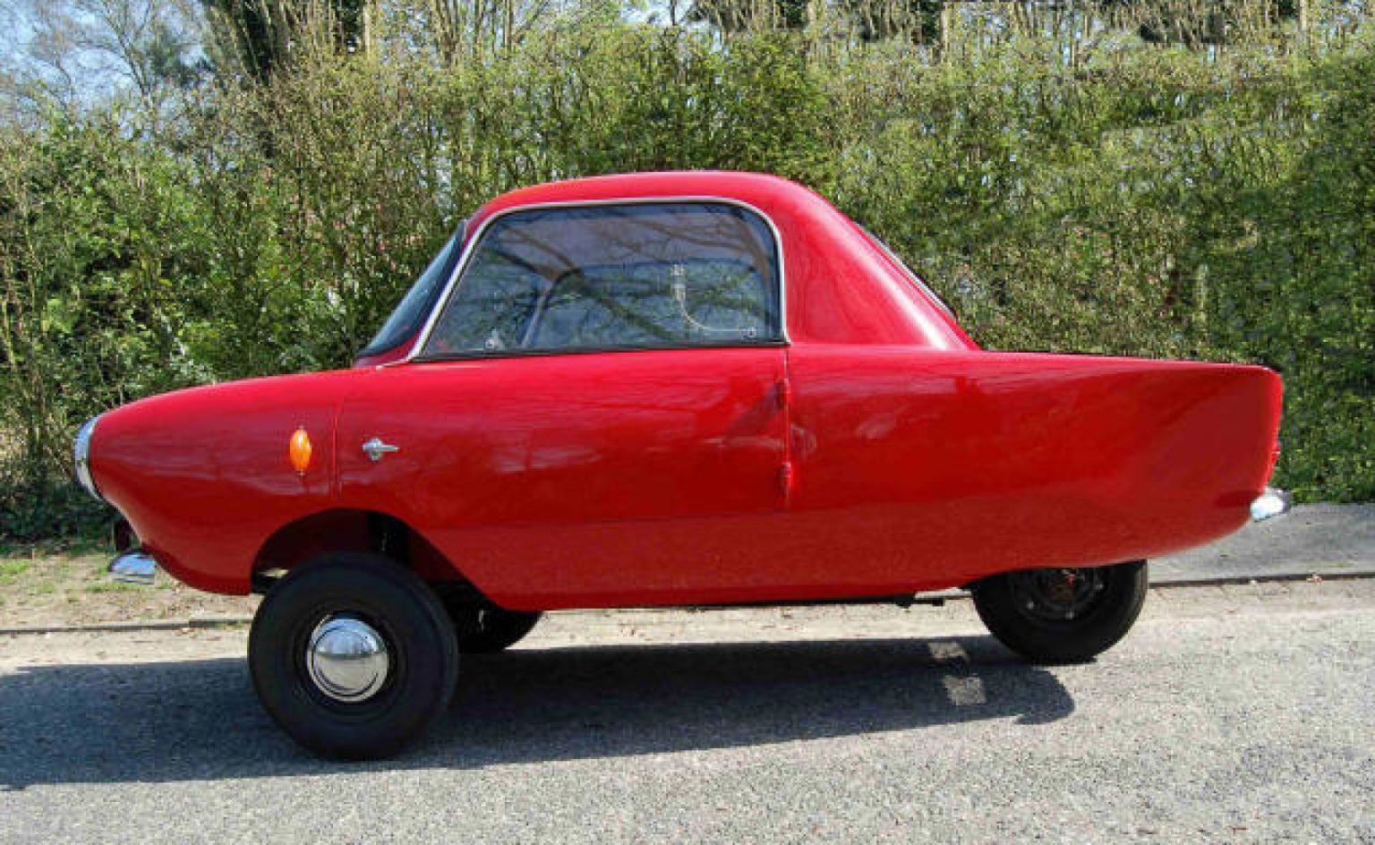 10 Smallest Cars Ever Made That Look Absolutely Bizarre and ...