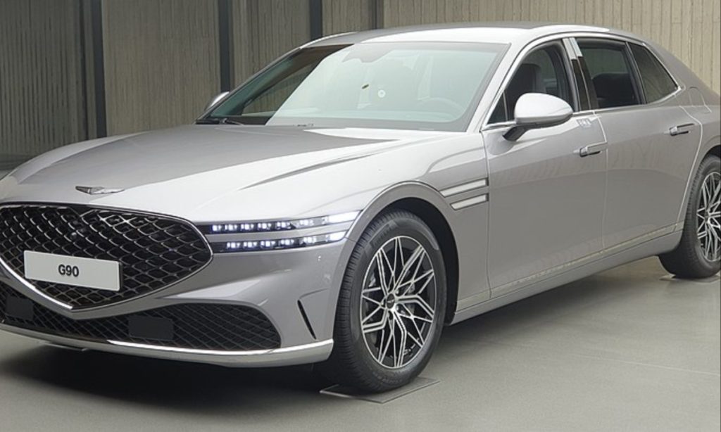 15 Best Car Infotainment Systems of 2025: Top Picks for Luxury, Tech, and Usability - DAX Street